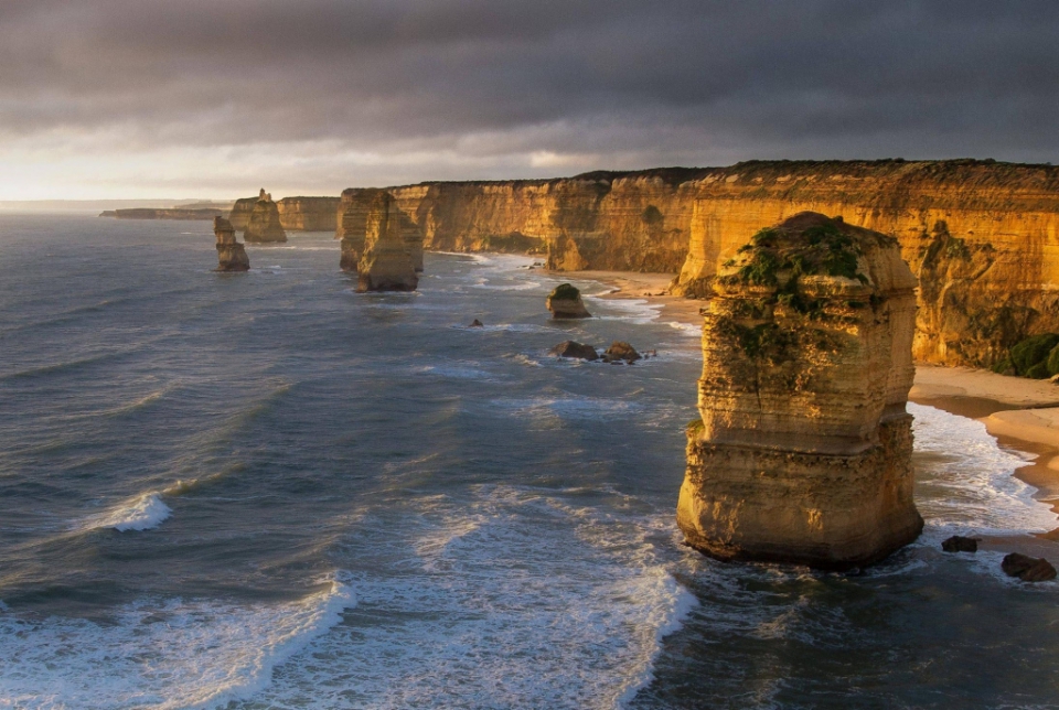 12 Apostles at Sunset in Victoria, Australia - Beautiful places. Best ...